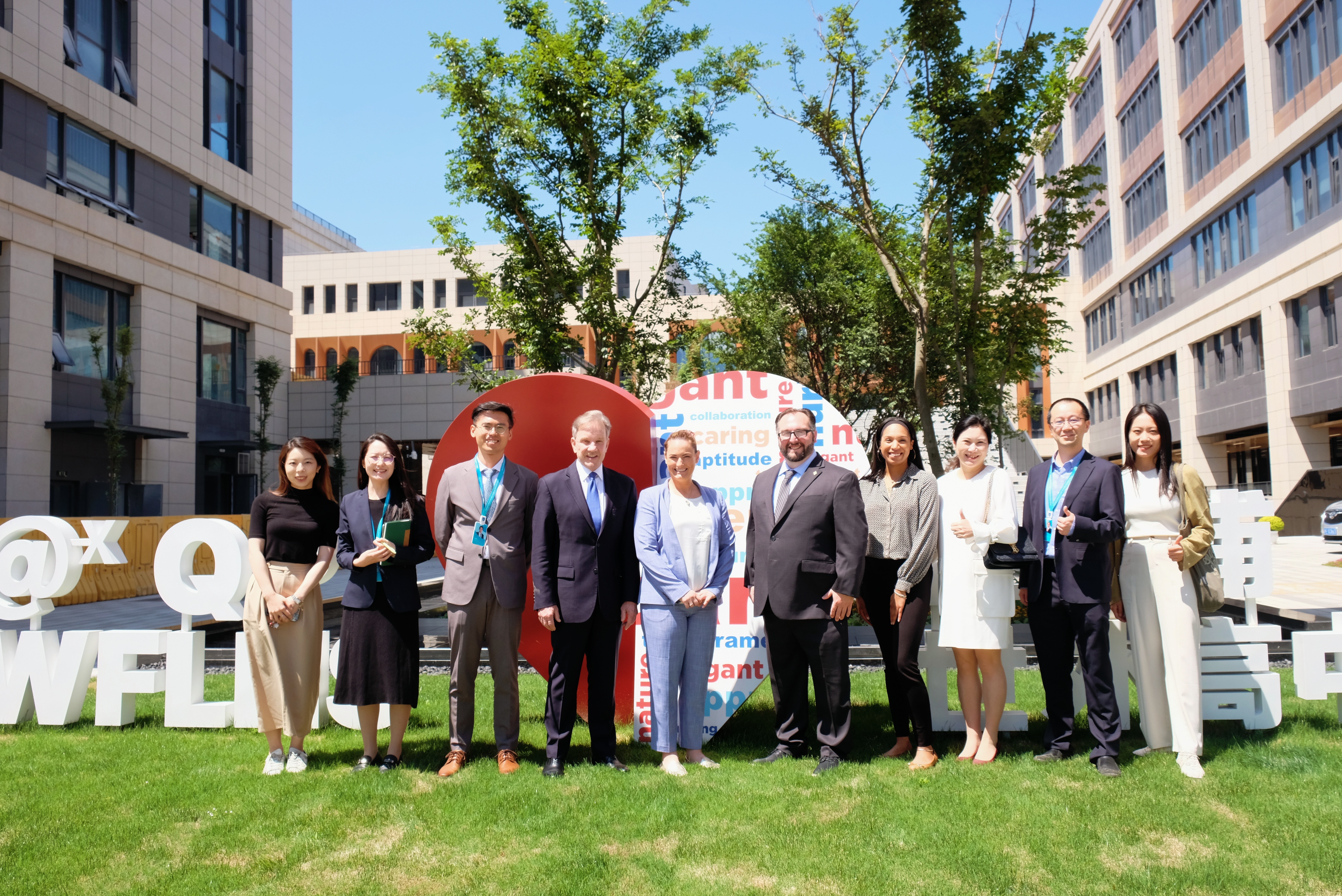 “深化合作，共育菁英”，美国世外泉谷学校外方校长一行参访青浦世外高中